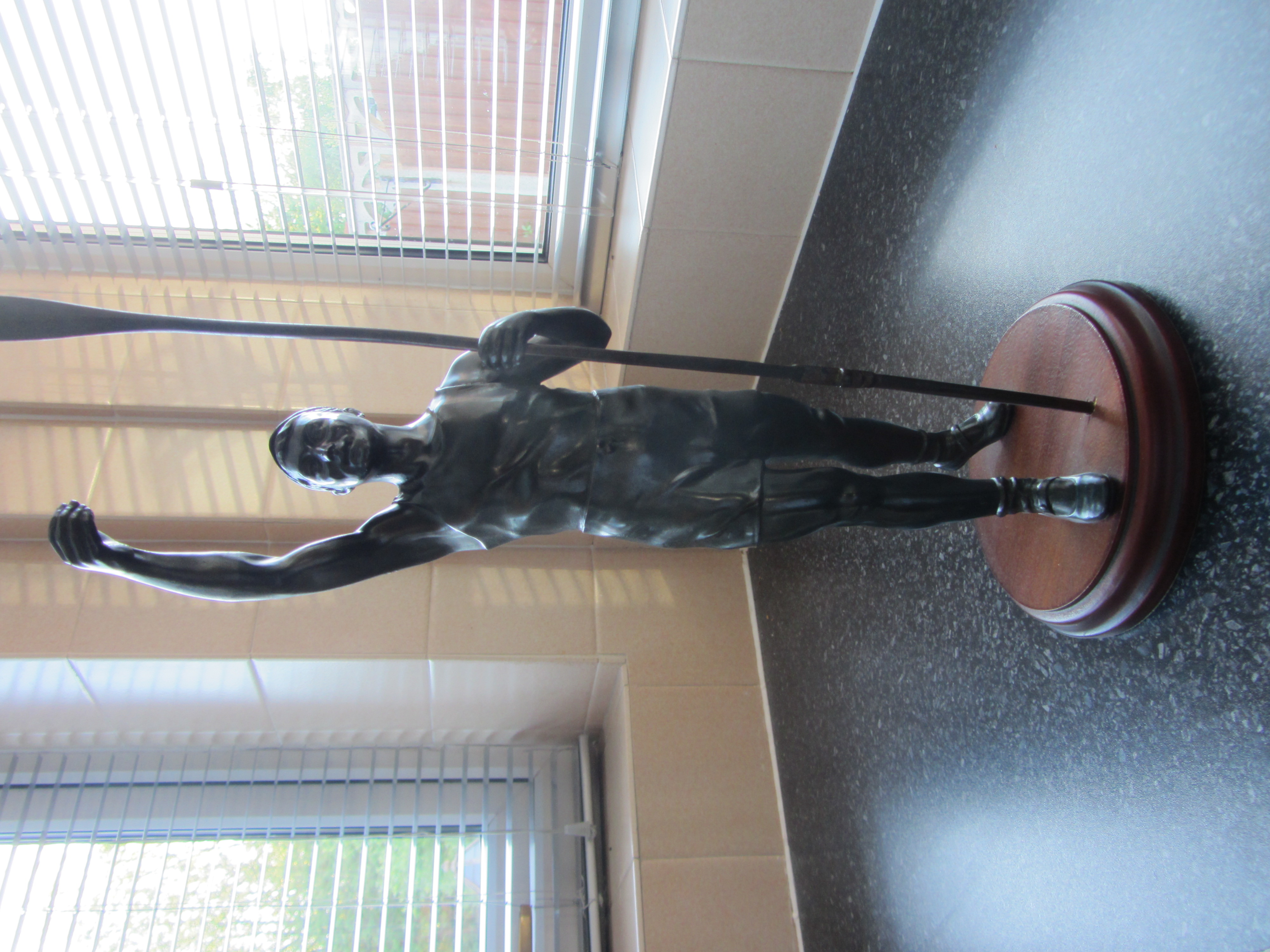 The unknown rowing oarsman statue - Rowperfect